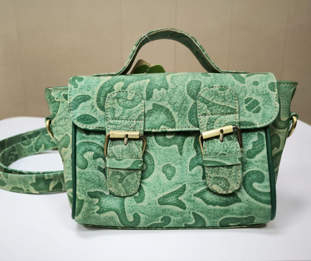 Flap Bag - Elegant Handbag in Genuine Cow Leather - Fluorescent Green ...